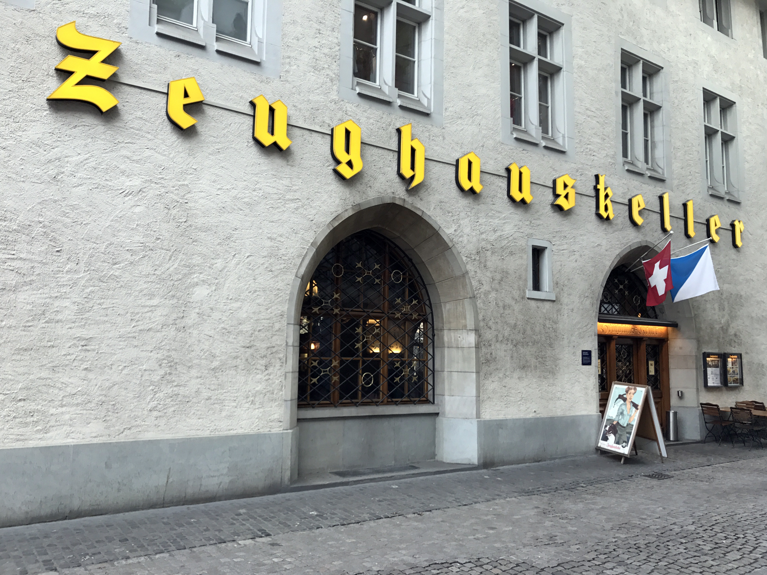 Zurique – Restaurante Zeughauskeller – Viajento